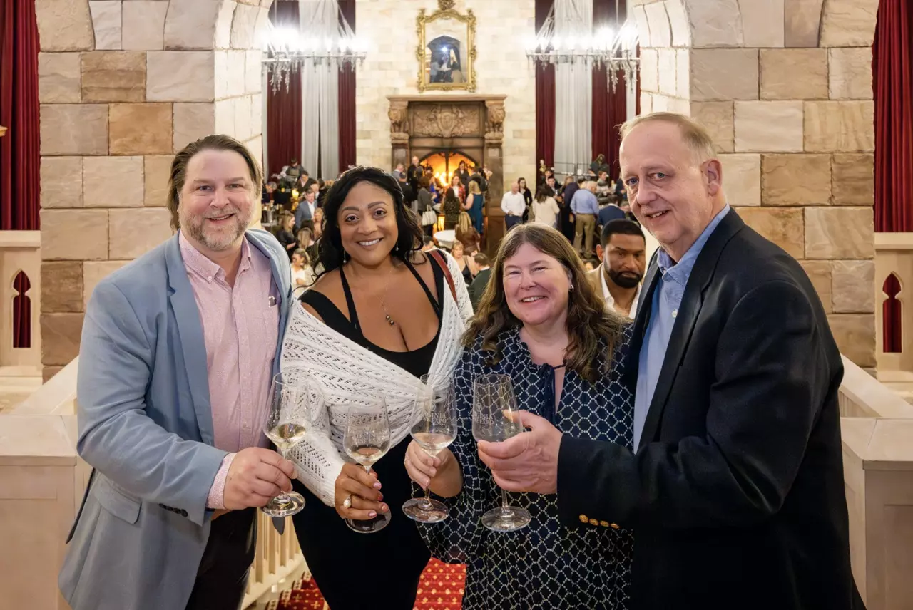 Sparkling & Champagne Celebration at Dover Hall. VIP/Early Walk-Around ...